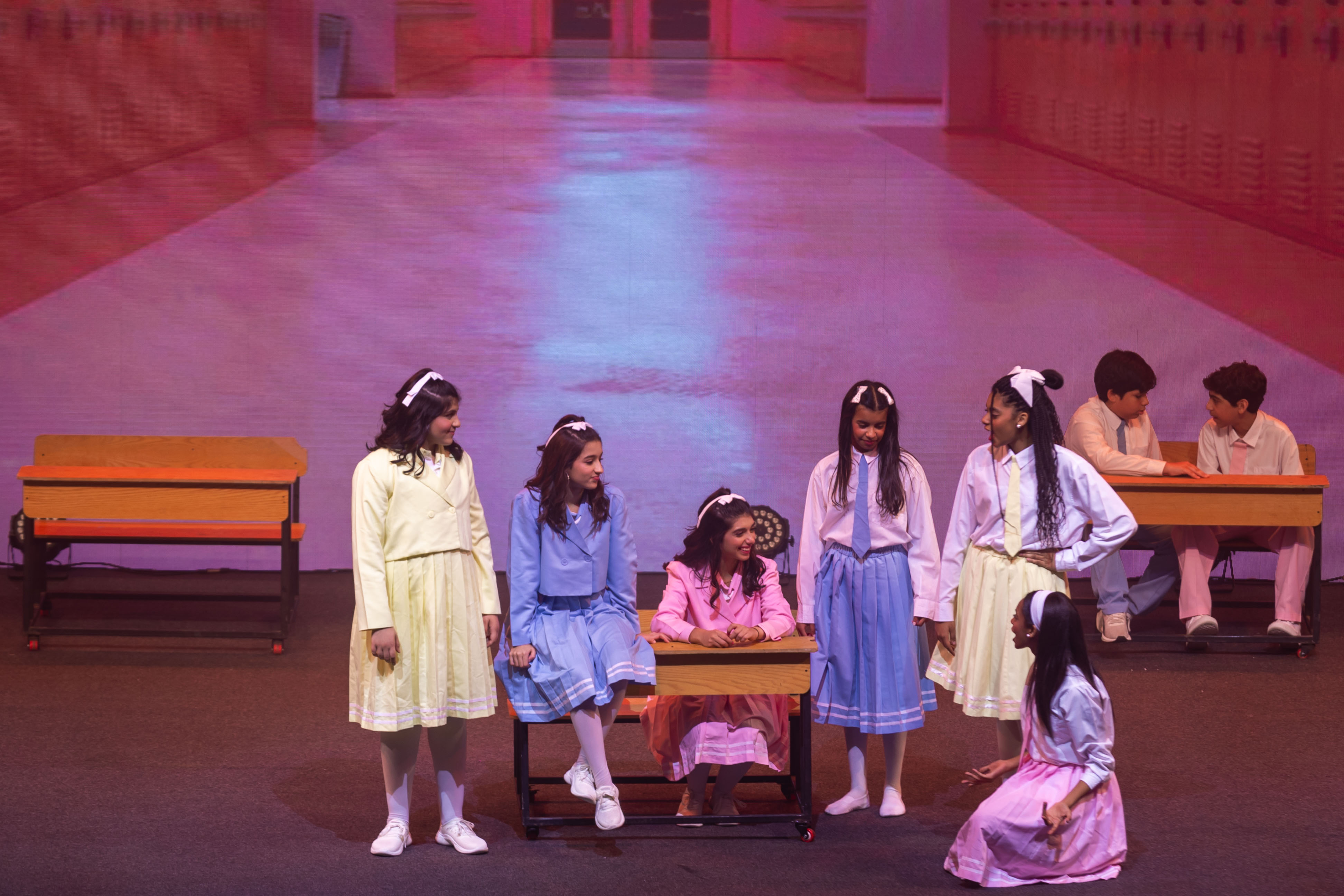 عروض ALJ sisters الكويتية تدهش الجمهور في معرض الشارقة لل... - السياسة